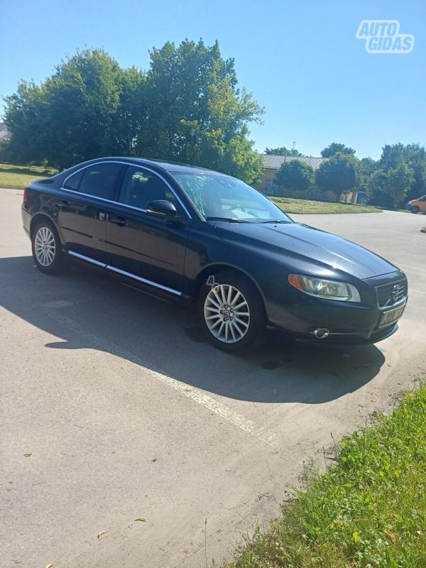 Black Volvo S80 2011 in Siauliai, with an engine capacity of 2.40 L and mileage of 290 thousand km for 6200 €, photo 2 on AUTOMOTO.COM.LV