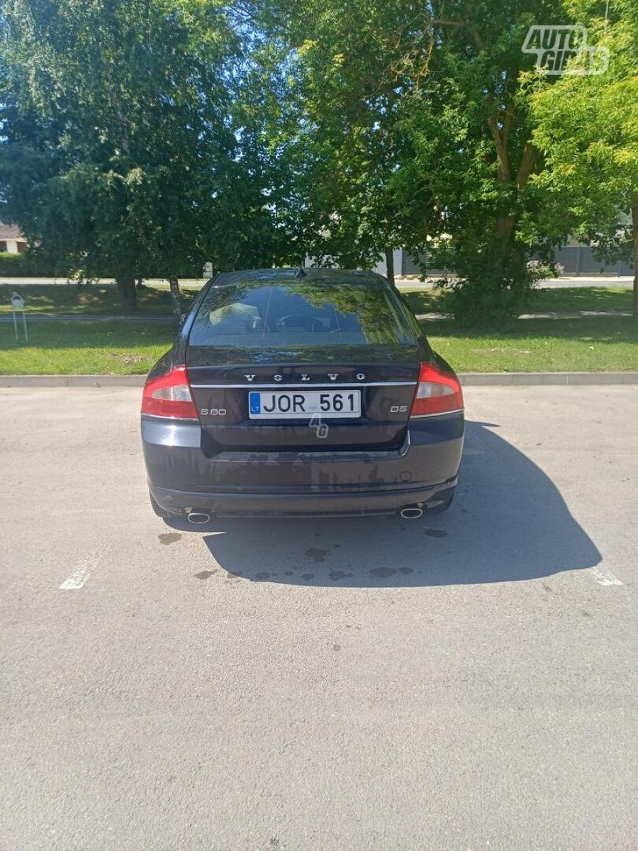 Black Volvo S80 2011 in Siauliai, with an engine capacity of 2.40 L and mileage of 290 thousand km for 6200 €, photo 5 on AUTOMOTO.COM.LV