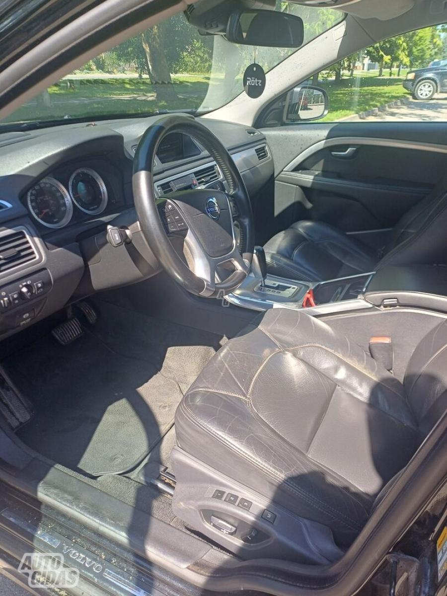 Black Volvo S80 2011 in Siauliai, with an engine capacity of 2.40 L and mileage of 290 thousand km for 6200 €, photo 7 on AUTOMOTO.COM.LV