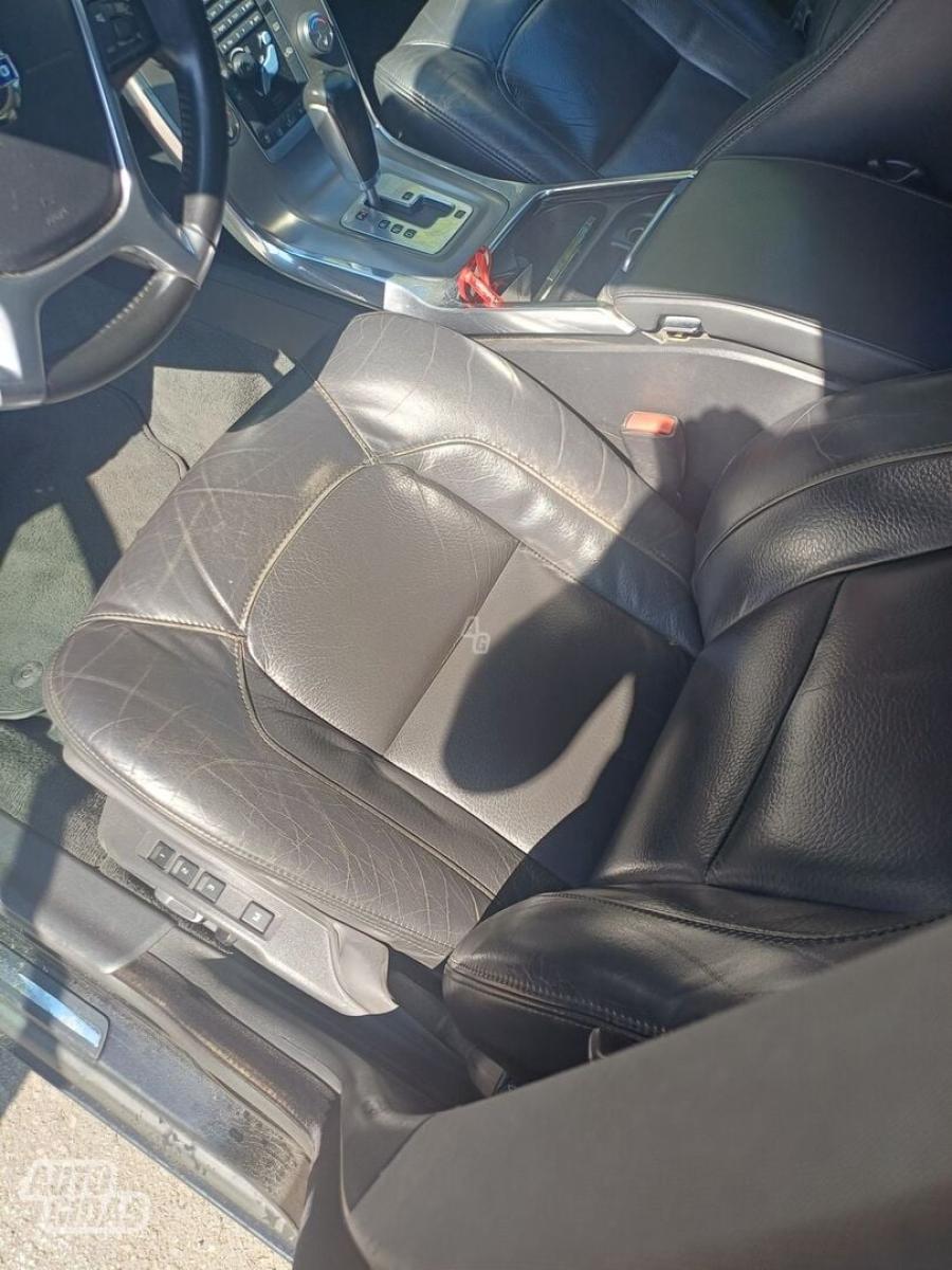 Black Volvo S80 2011 in Siauliai, with an engine capacity of 2.40 L and mileage of 290 thousand km for 6200 €, photo 8 on AUTOMOTO.COM.LV