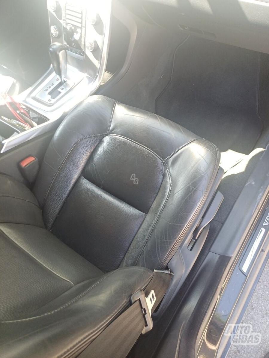 Black Volvo S80 2011 in Siauliai, with an engine capacity of 2.40 L and mileage of 290 thousand km for 6200 €, photo 10 on AUTOMOTO.COM.LV