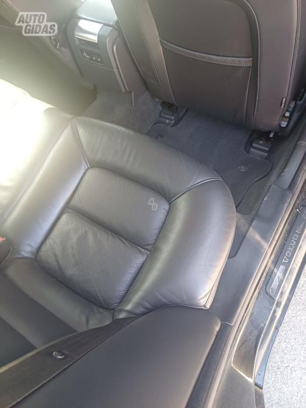 Black Volvo S80 2011 in Siauliai, with an engine capacity of 2.40 L and mileage of 290 thousand km for 6200 €, photo 10 on AUTOMOTO.COM.LV