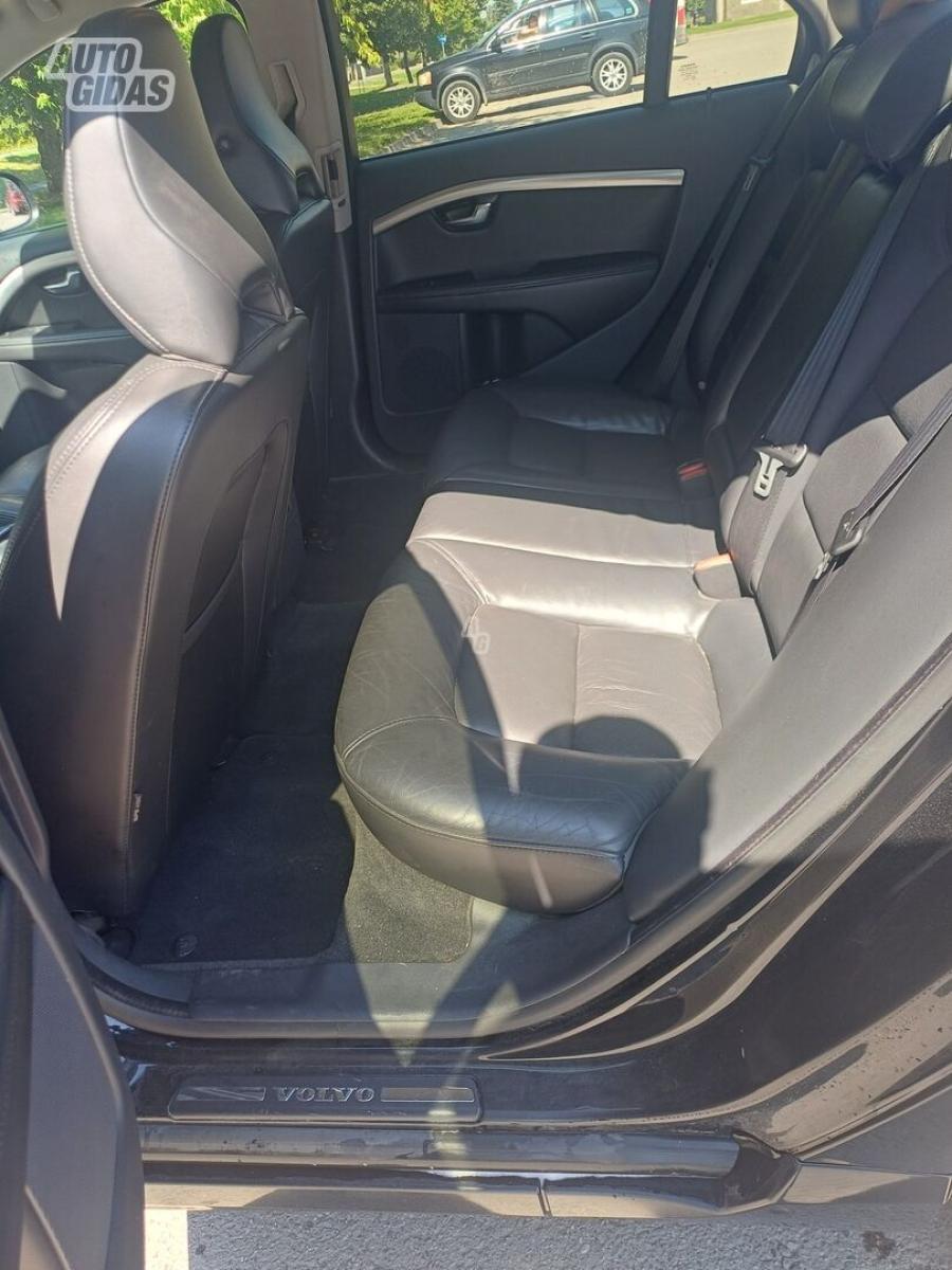 Black Volvo S80 2011 in Siauliai, with an engine capacity of 2.40 L and mileage of 290 thousand km for 6200 €, photo 12 on AUTOMOTO.COM.LV
