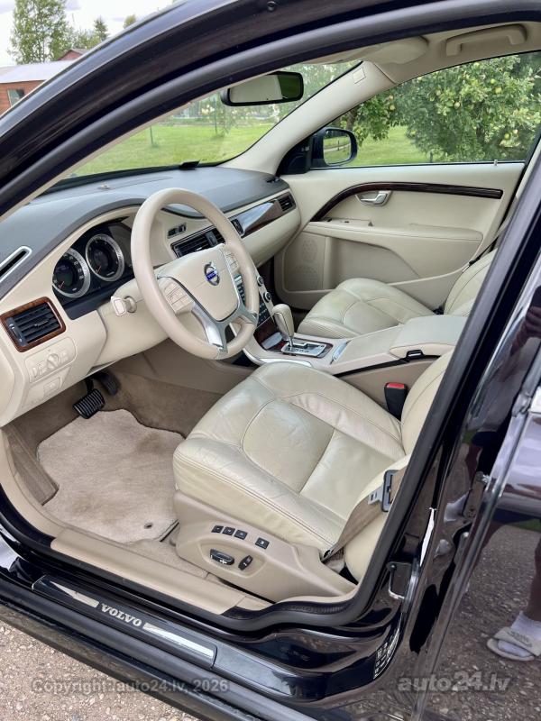 Black Volvo S80 2011 in Viljandi, with an engine capacity of 2.40 L and mileage of 282 thousand km for 10000 €, photo 7 on AUTOMOTO.COM.LV
