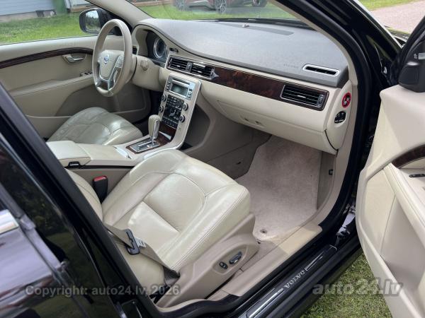 Black Volvo S80 2011 in Viljandi, with an engine capacity of 2.40 L and mileage of 282 thousand km for 10000 €, photo 9 on AUTOMOTO.COM.LV