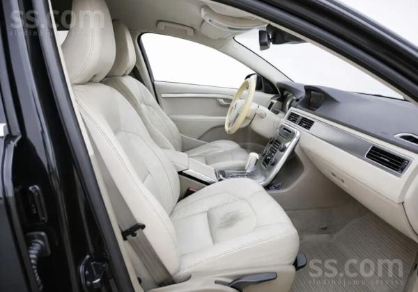 Black Volvo S80 2011 in Riga, with an engine capacity of 2.40 L and mileage of 375 thousand km for 5800 €, photo 6 on AUTOMOTO.COM.LV
