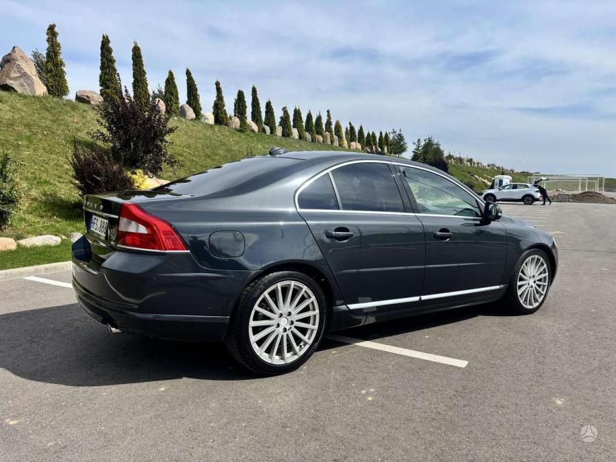 Black Volvo S80 2011 in Vilnius, with an engine capacity of 2.95 L and mileage of 162 thousand km for 6990 €, photo 3 on AUTOMOTO.COM.LV