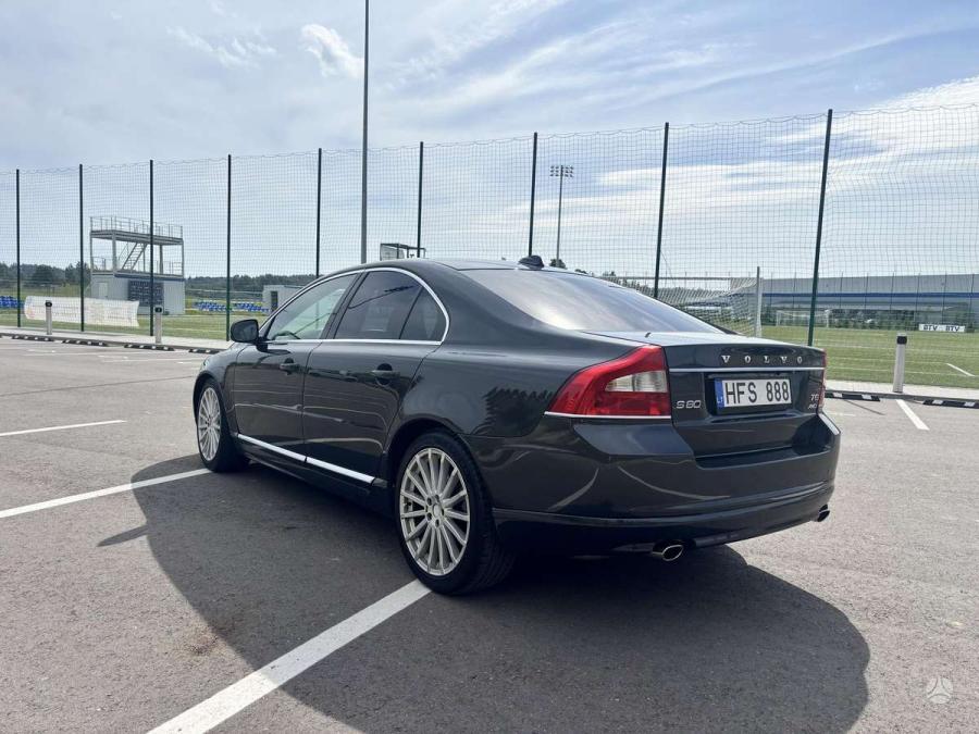 Black Volvo S80 2011 in Vilnius, with an engine capacity of 2.95 L and mileage of 162 thousand km for 6990 €, photo 5 on AUTOMOTO.COM.LV