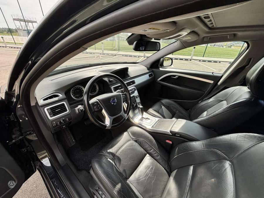 Black Volvo S80 2011 in Vilnius, with an engine capacity of 2.95 L and mileage of 162 thousand km for 6990 €, photo 7 on AUTOMOTO.COM.LV