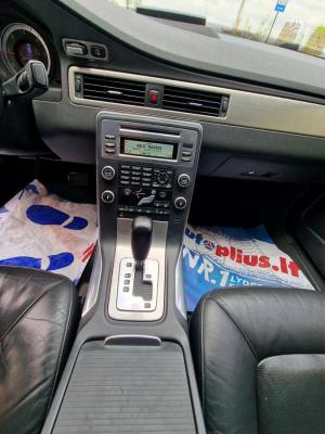 Melns Volvo S80 2011 Viļņa, ar dzinēja tilpumu 1.98 L un nobraukumu 237 tūkst. km par 5790 €, foto 11 vietnē AUTOMOTO.COM.LV