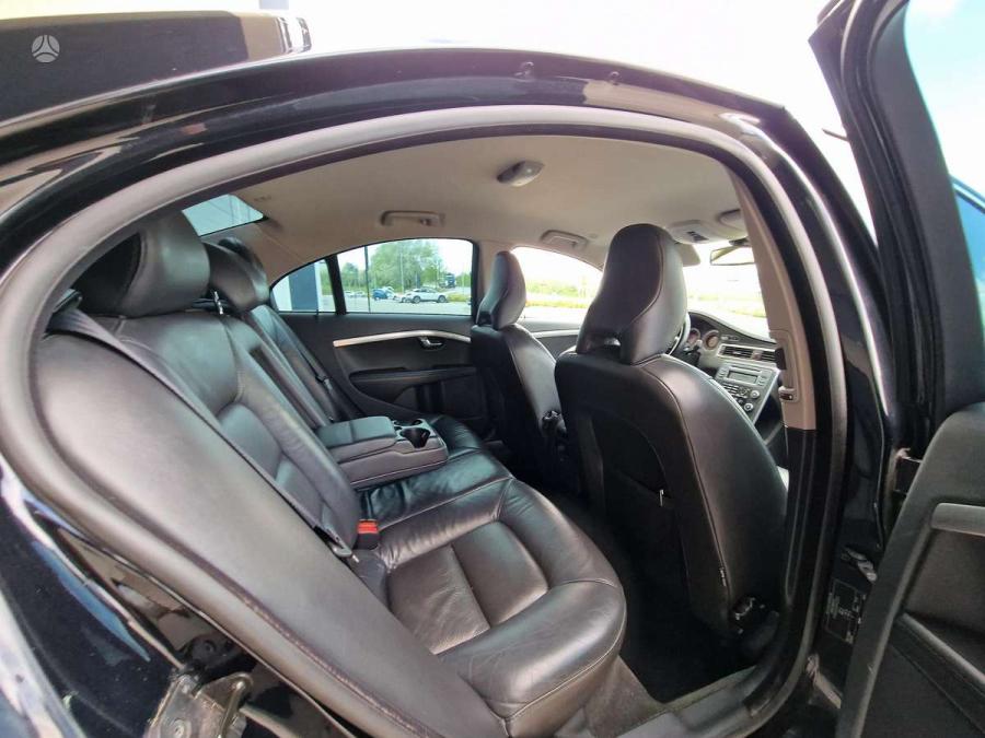 Melns Volvo S80 2011 Viļņa, ar dzinēja tilpumu 1.98 L un nobraukumu 237 tūkst. km par 5790 €, foto 13 vietnē AUTOMOTO.COM.LV