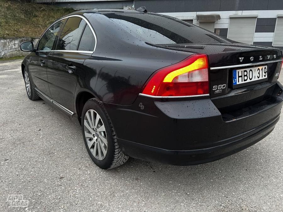 Black Volvo S80 2012 in Kretinga, with an engine capacity of 2.00 L and mileage of 332 thousand km for 5500 €, photo 1 on AUTOMOTO.COM.LV