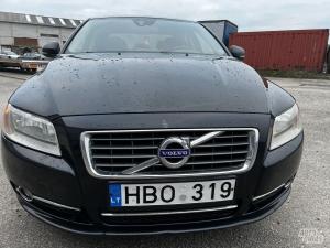 Black Volvo S80 2012 in Kretinga, with an engine capacity of 2.00 L and mileage of 332 thousand km for 5500 €, photo 4 on AUTOMOTO.COM.LV