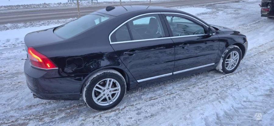 Black Volvo S80 2012 in Marijampole, with an engine capacity of 2.40 L and mileage of 295 thousand km for 5950 €, photo 8 on AUTOMOTO.COM.LV