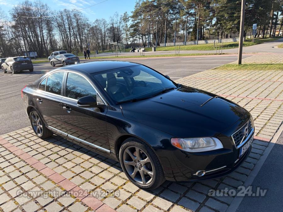 Black Volvo S80 2012 in Tallinn, with an engine capacity of 2.40 L and mileage of 230 thousand km for 7500 €, photo 1 on AUTOMOTO.COM.LV