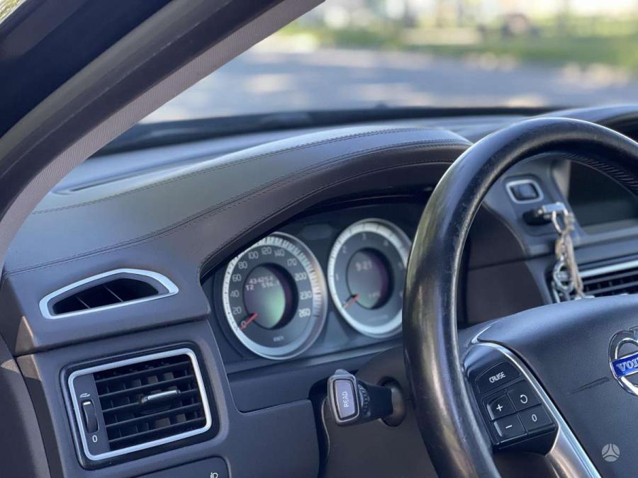 Melns Volvo S80 2012 Šauļi, ar dzinēja tilpumu 1.98 L un nobraukumu 435 tūkst. km par 4350 €, foto 9 vietnē AUTOMOTO.COM.LV