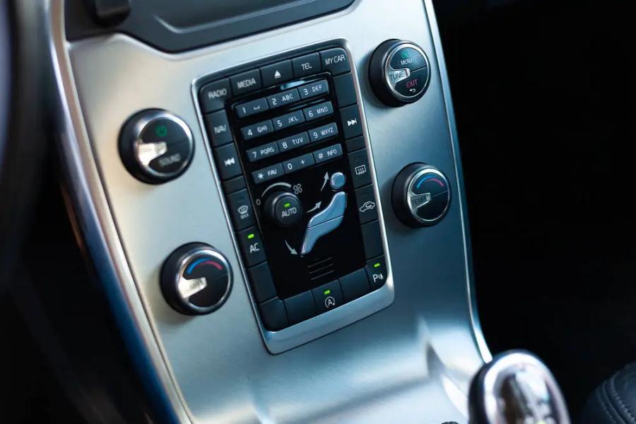 Melns Volvo S80 2012 Rīga, ar dzinēja tilpumu 2.00 L un nobraukumu 160 tūkst. km par 8995 €, foto 13 vietnē AUTOMOTO.COM.LV