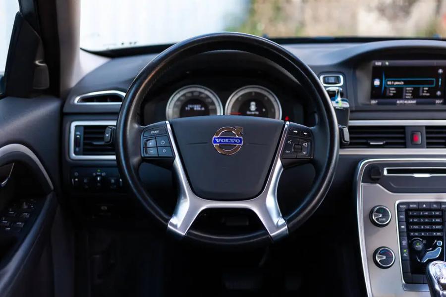 Melns Volvo S80 2012 Rīga, ar dzinēja tilpumu 2.00 L un nobraukumu 160 tūkst. km par 8995 €, foto 25 vietnē AUTOMOTO.COM.LV