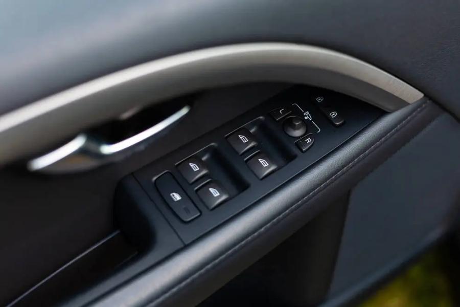 Melns Volvo S80 2012 Rīga, ar dzinēja tilpumu 2.00 L un nobraukumu 160 tūkst. km par 8995 €, foto 27 vietnē AUTOMOTO.COM.LV