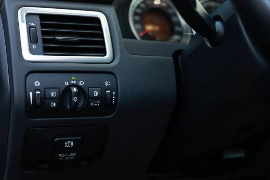 Melns Volvo S80 2012 Rīga, ar dzinēja tilpumu 2.00 L un nobraukumu 160 tūkst. km par 8995 €, foto 28 vietnē AUTOMOTO.COM.LV