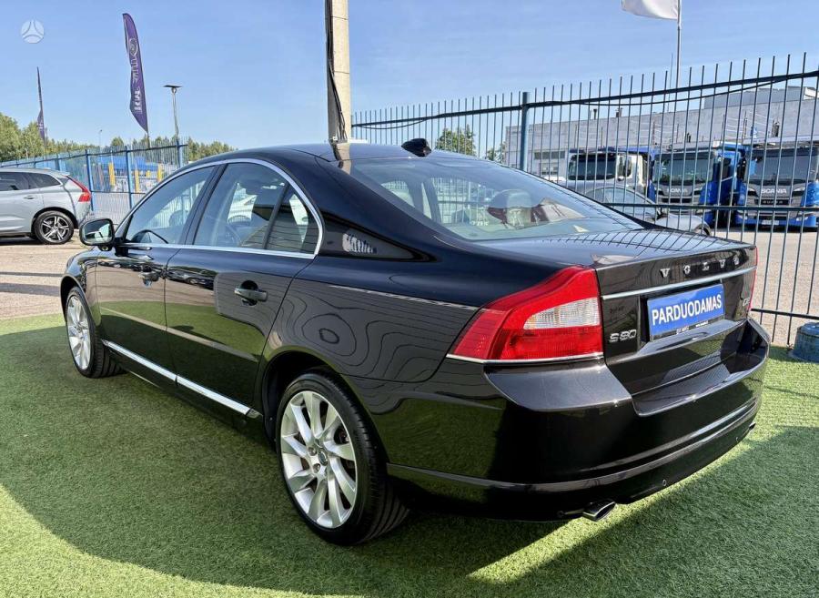 Melns Volvo S80 2012 Panevēža, ar dzinēja tilpumu 2.40 L un nobraukumu 289 tūkst. km par 8600 €, foto 11 vietnē AUTOMOTO.COM.LV