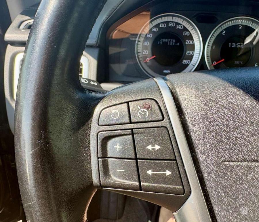 Melns Volvo S80 2012 Panevēža, ar dzinēja tilpumu 2.40 L un nobraukumu 289 tūkst. km par 8600 €, foto 20 vietnē AUTOMOTO.COM.LV