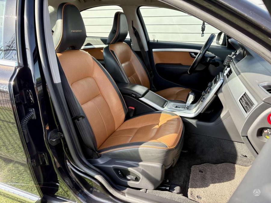 Melns Volvo S80 2012 Panevēža, ar dzinēja tilpumu 2.40 L un nobraukumu 289 tūkst. km par 8600 €, foto 28 vietnē AUTOMOTO.COM.LV