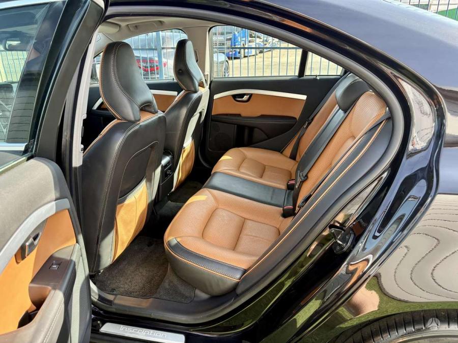 Melns Volvo S80 2012 Panevēža, ar dzinēja tilpumu 2.40 L un nobraukumu 289 tūkst. km par 8600 €, foto 30 vietnē AUTOMOTO.COM.LV
