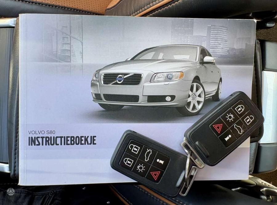 Melns Volvo S80 2012 Panevēža, ar dzinēja tilpumu 2.40 L un nobraukumu 289 tūkst. km par 8600 €, foto 34 vietnē AUTOMOTO.COM.LV