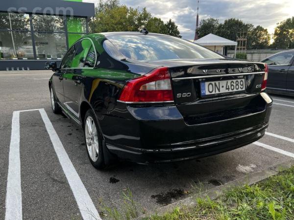 Melns Volvo S80 2012 Rīga, ar dzinēja tilpumu 2.00 L un nobraukumu 282 tūkst. km par 7750 €, foto 3 vietnē AUTOMOTO.COM.LV
