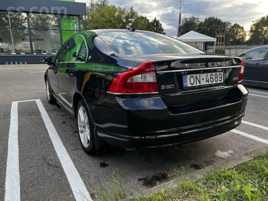 Melns Volvo S80 2012 Rīga, ar dzinēja tilpumu 2.00 L un nobraukumu 282 tūkst. km par 7750 €, foto 4 vietnē AUTOMOTO.COM.LV