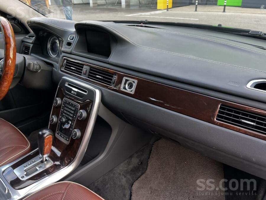 Melns Volvo S80 2012 Rīga, ar dzinēja tilpumu 2.00 L un nobraukumu 282 tūkst. km par 7750 €, foto 19 vietnē AUTOMOTO.COM.LV