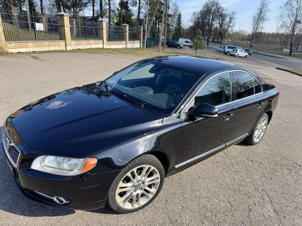 Black Volvo S80 2012 in Vilnius, with an engine capacity of 1.98 L and mileage of 505 thousand km for 4900 €, photo 3 on AUTOMOTO.COM.LV