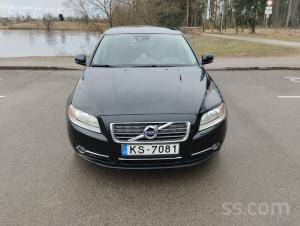 Black Volvo S80 2013 in Jekabpils, with an engine capacity of 2.00 L and mileage of 325 thousand km for 5390 €, photo 3 on AUTOMOTO.COM.LV