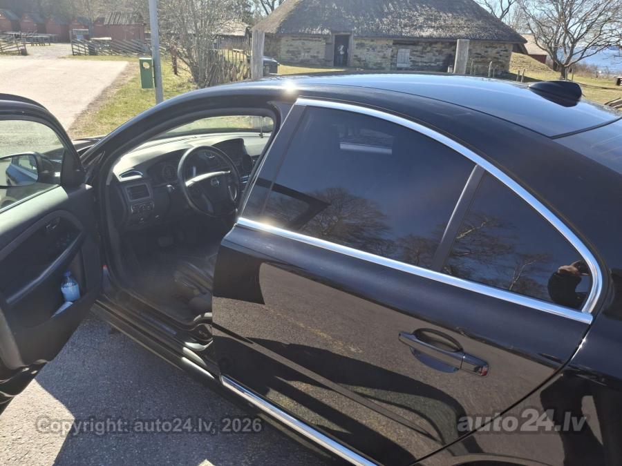 Черный Вольво С80 2013 в Таллин, объемом двигателя 1.60 л и пробегом 267 тыс. км за 9500 €, фото 1 на AUTOMOTO.COM.LV
