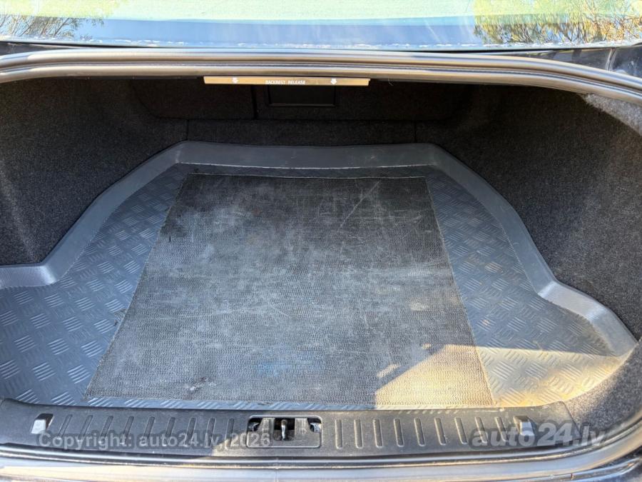 Black Volvo S80 2013 in Tallinn, with an engine capacity of 2.40 L and mileage of 300 thousand km for 9500 €, photo 10 on AUTOMOTO.COM.LV