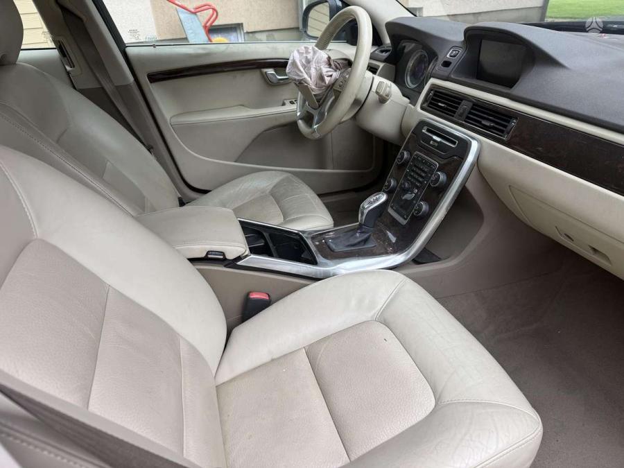 Black Volvo S80 2013 in Vilnius, with an engine capacity of 2.95 L and mileage of 244 thousand km for 4400 €, photo 12 on AUTOMOTO.COM.LV