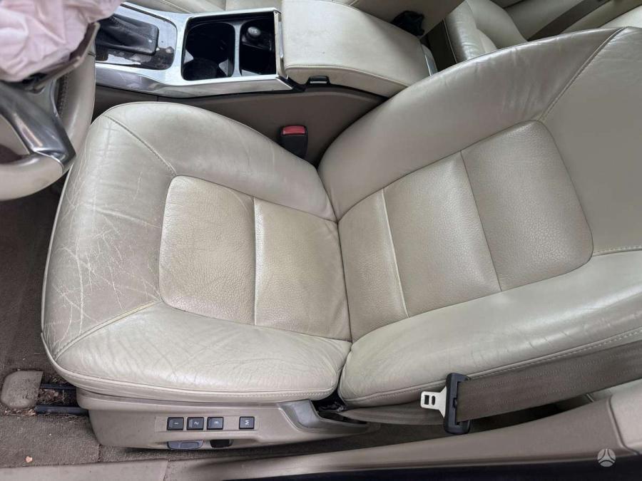 Black Volvo S80 2013 in Vilnius, with an engine capacity of 2.95 L and mileage of 244 thousand km for 4400 €, photo 18 on AUTOMOTO.COM.LV
