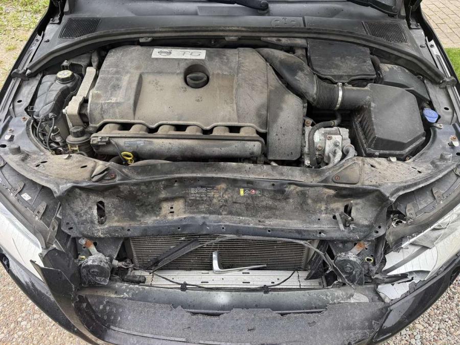 Black Volvo S80 2013 in Vilnius, with an engine capacity of 2.95 L and mileage of 244 thousand km for 4400 €, photo 24 on AUTOMOTO.COM.LV