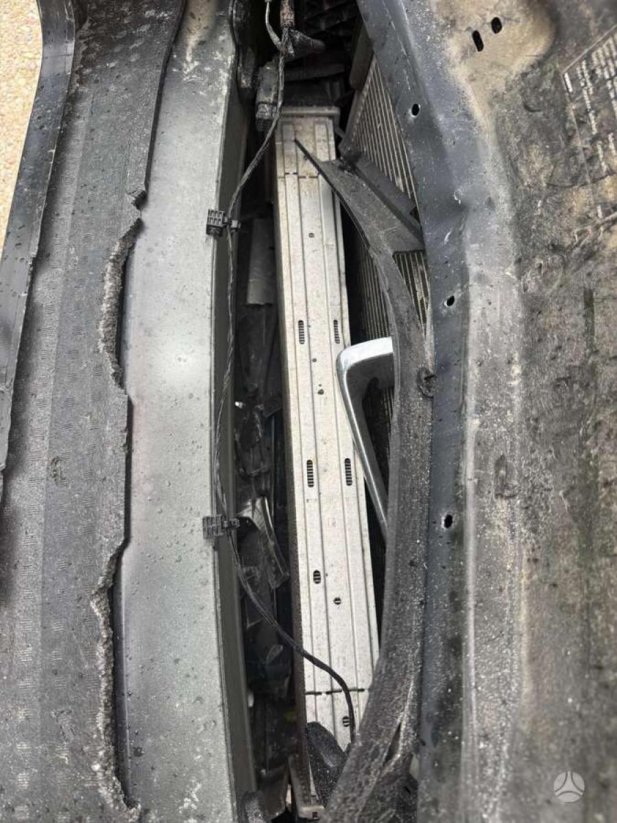 Black Volvo S80 2013 in Vilnius, with an engine capacity of 2.95 L and mileage of 244 thousand km for 4400 €, photo 27 on AUTOMOTO.COM.LV