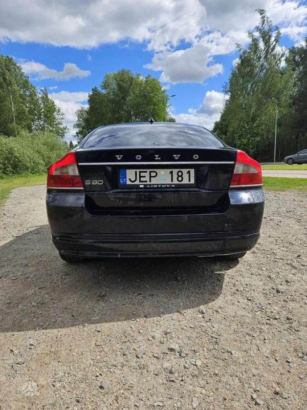 Black Volvo S80 2013 in Vilnius, with an engine capacity of 1.98 L and mileage of 458 thousand km for 4700 €, photo 4 on AUTOMOTO.COM.LV