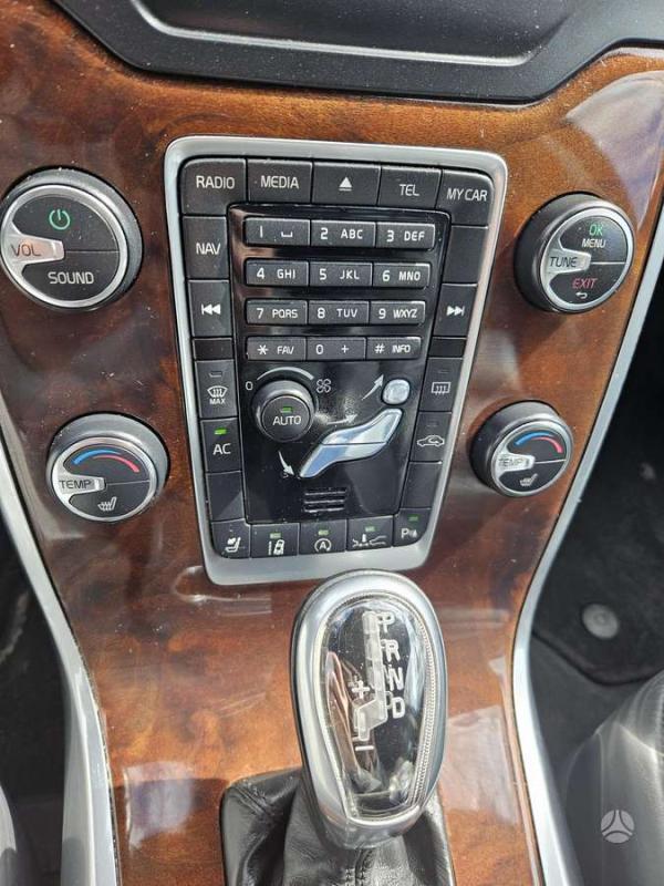 Black Volvo S80 2013 in Vilnius, with an engine capacity of 1.98 L and mileage of 458 thousand km for 4700 €, photo 9 on AUTOMOTO.COM.LV
