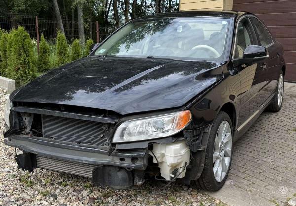 Black Volvo S80 2013 in Vilnius, with an engine capacity of 2.95 L and mileage of 244 thousand km for 5750 €, photo 3 on AUTOMOTO.COM.LV