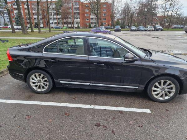 Black Volvo S80 2014 in Kaunas, with an engine capacity of 3.19 L and mileage of 200 thousand km for 7500 €, photo 4 on AUTOMOTO.COM.LV