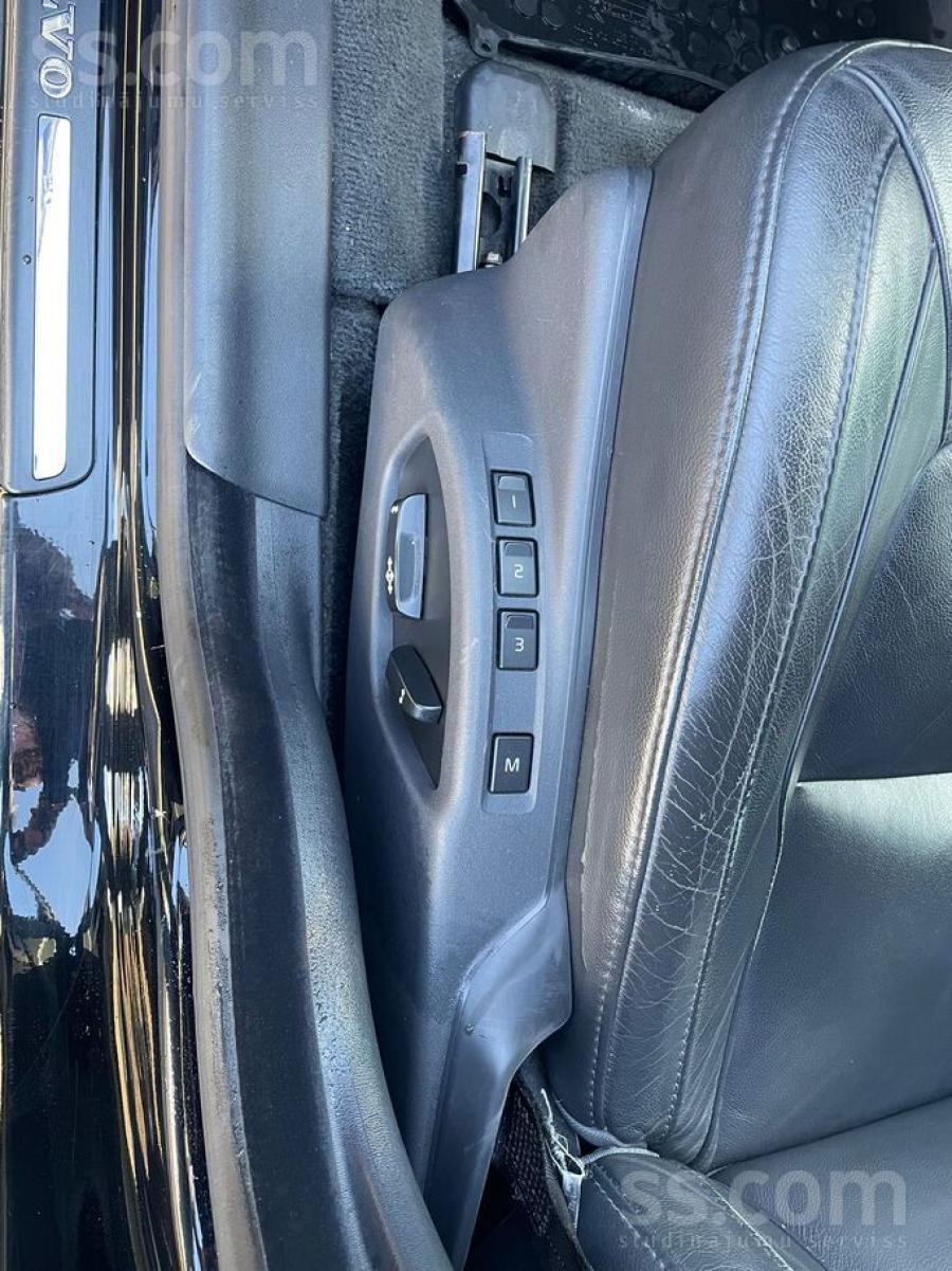 Black Volvo S80 2014 in Riga, with an engine capacity of 2.00 L and mileage of 0 thousand km for 7299 €, photo 22 on AUTOMOTO.COM.LV