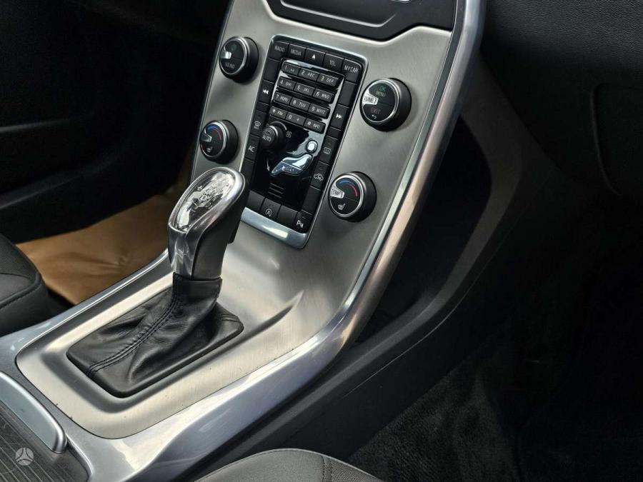 Melns Volvo S80 2014 Utena, ar dzinēja tilpumu 1.98 L un nobraukumu 217 tūkst. km par 7950 €, foto 30 vietnē AUTOMOTO.COM.LV
