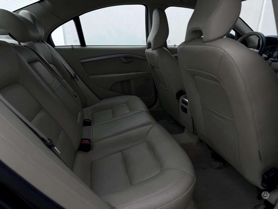 Melns Volvo S80 2014 Viļņa, ar dzinēja tilpumu 1.98 L un nobraukumu 160 tūkst. km par 8999 €, foto 13 vietnē AUTOMOTO.COM.LV
