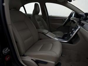 Melns Volvo S80 2014 Viļņa, ar dzinēja tilpumu 1.98 L un nobraukumu 160 tūkst. km par 8999 €, foto 14 vietnē AUTOMOTO.COM.LV