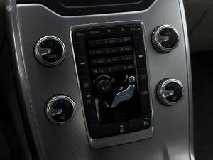 Melns Volvo S80 2014 Viļņa, ar dzinēja tilpumu 1.98 L un nobraukumu 160 tūkst. km par 8999 €, foto 21 vietnē AUTOMOTO.COM.LV
