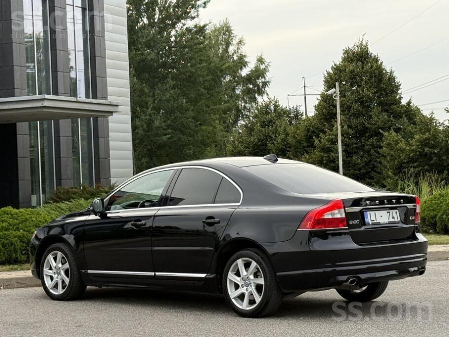 Black Volvo S80 2014 in Riga, with an engine capacity of 2.00 L and mileage of 281 thousand km for 6500 €, photo 5 on AUTOMOTO.COM.LV